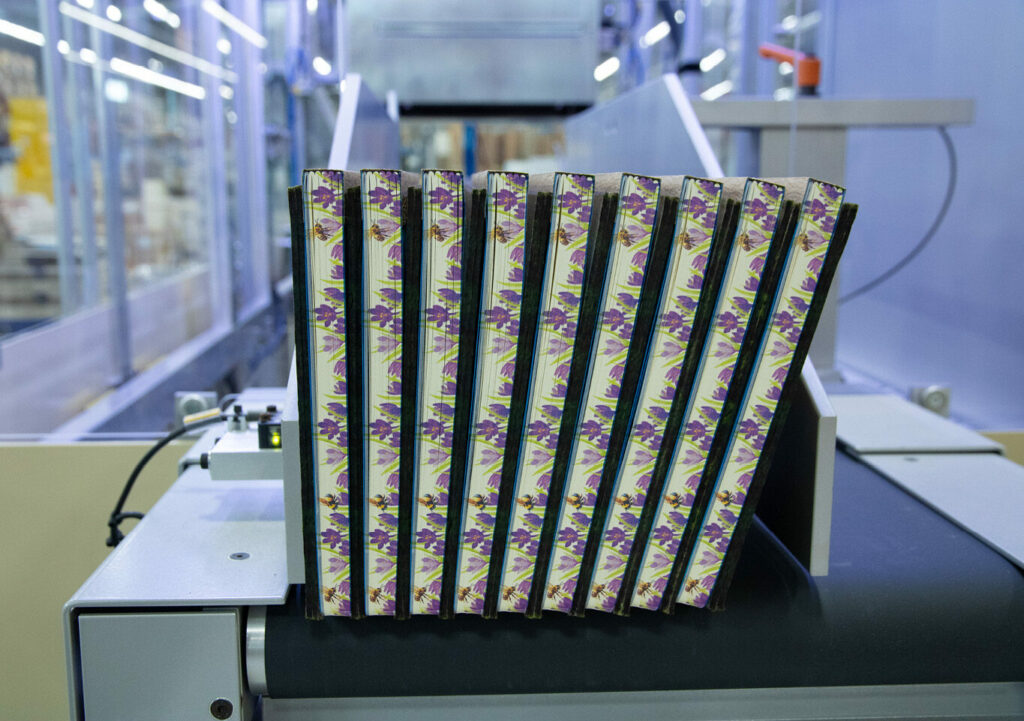 Custom Sprayed Book Edges | Specialty Enhancements | Friesens